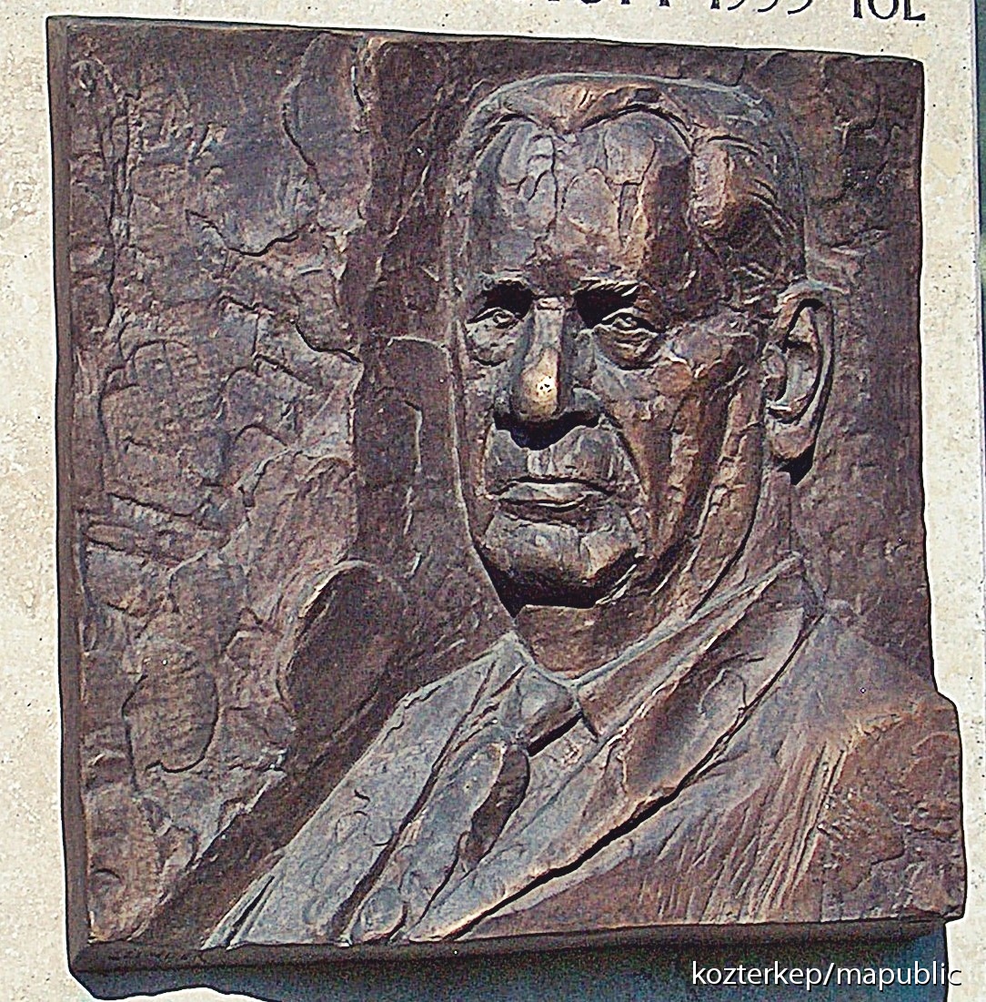 Kosáry Domokos – Köztérkép