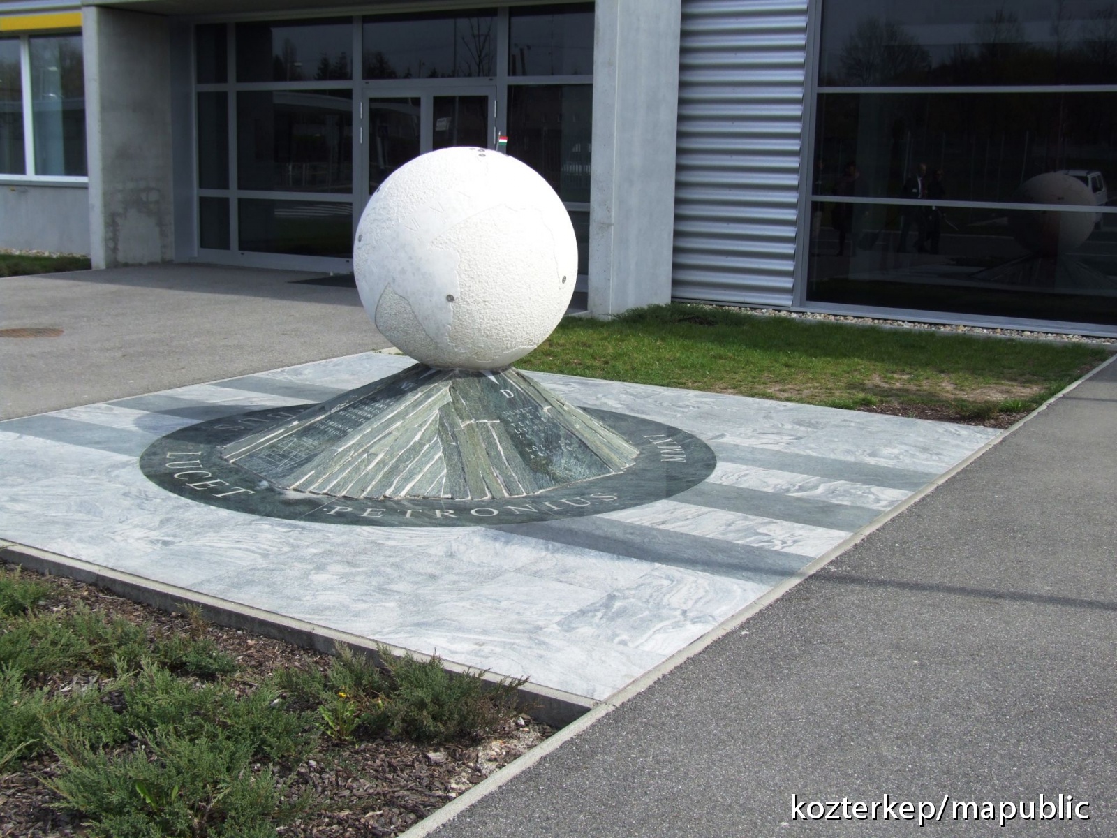 Napóra – Köztérkép