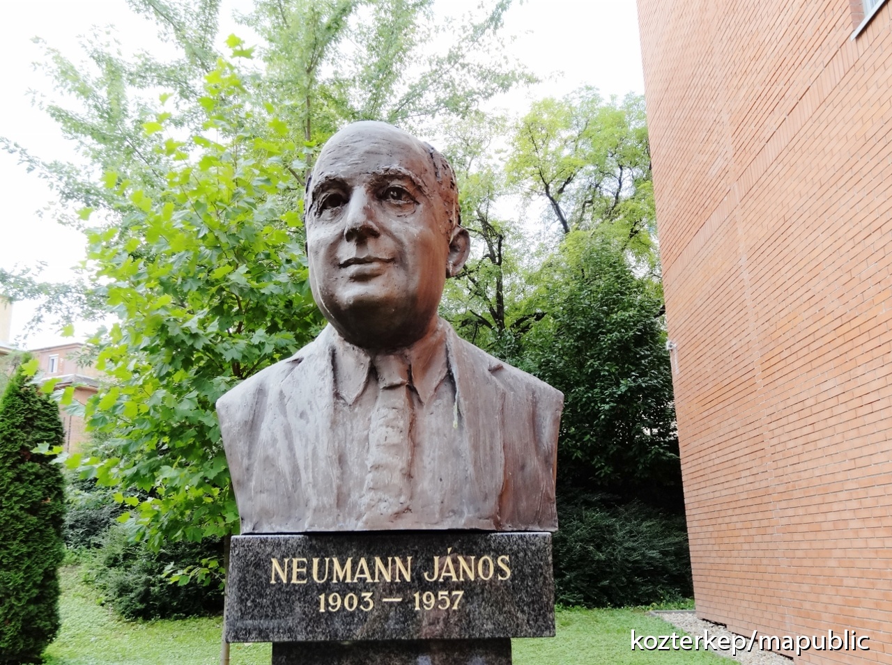 Neumann János – Köztérkép