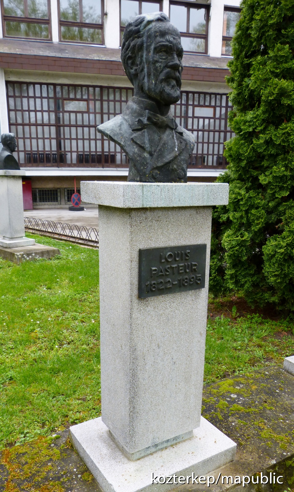 Louis Pasteur mellszobra – Köztérkép