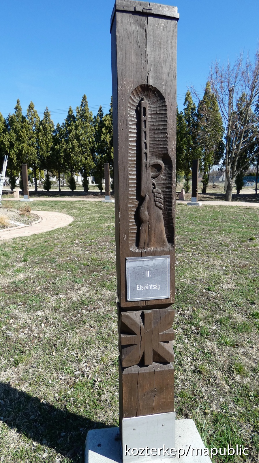 12 kopjafa, 1956 – Köztérkép