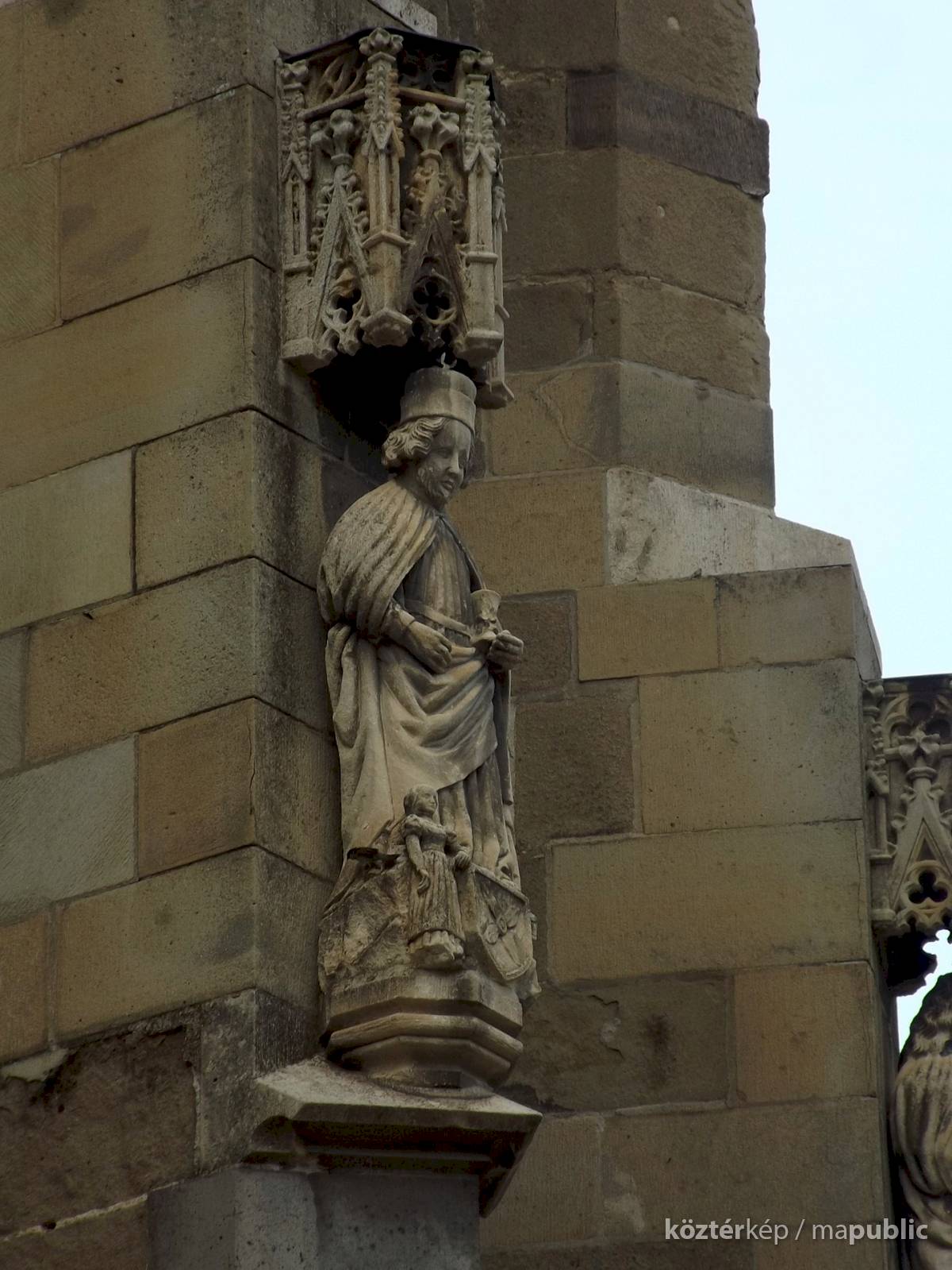Szentek szobrai - Fekete templom – Köztérkép