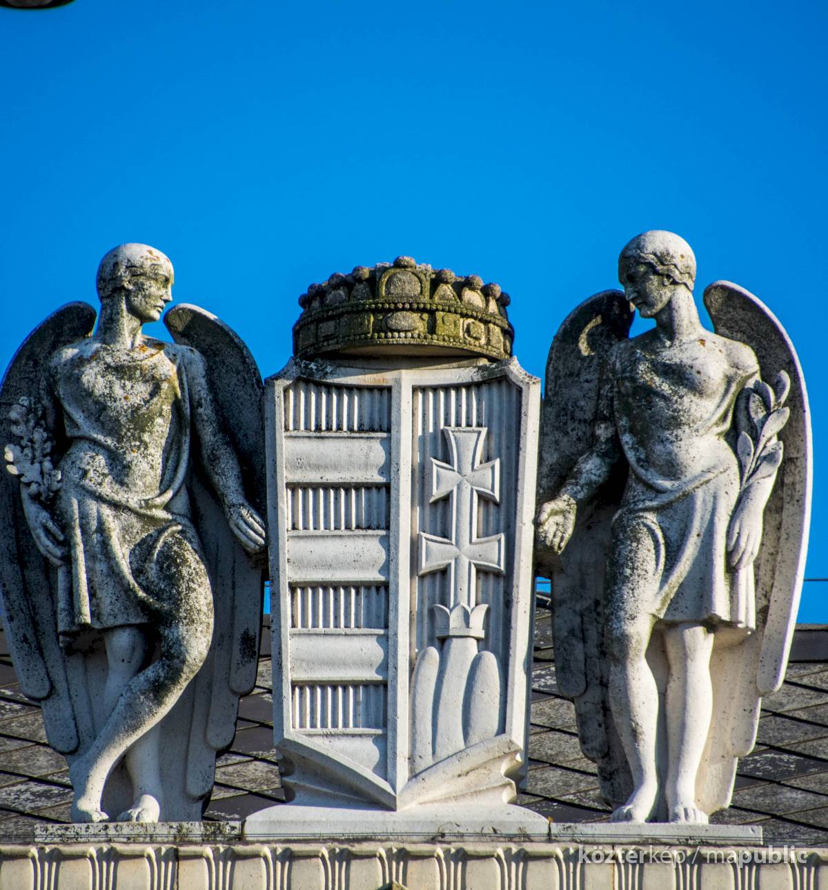 Angyalos országcímer – Köztérkép