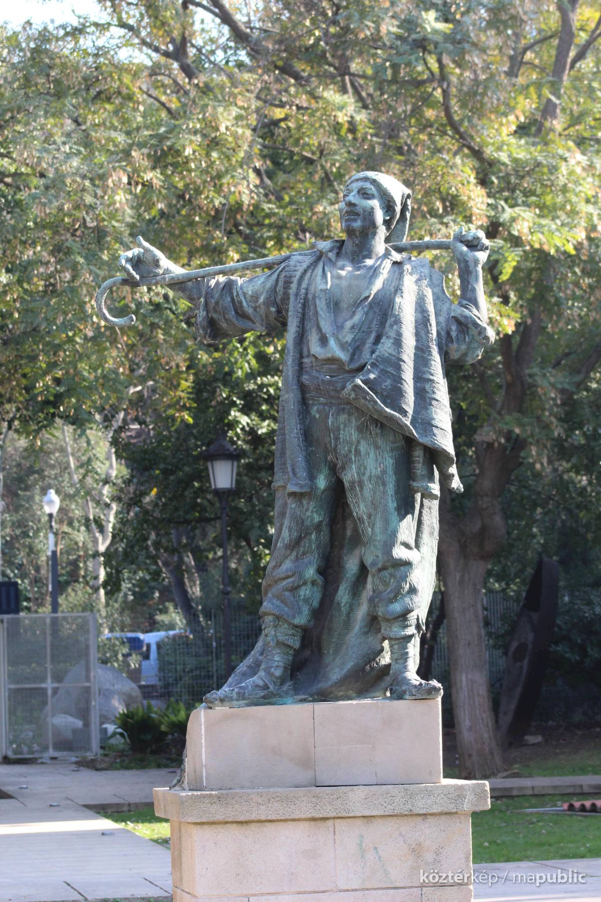 Manelic szobra – Köztérkép