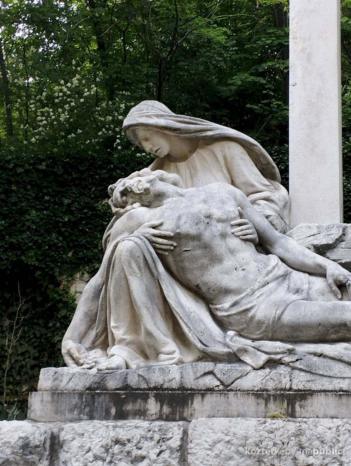 Pièta – Köztérkép