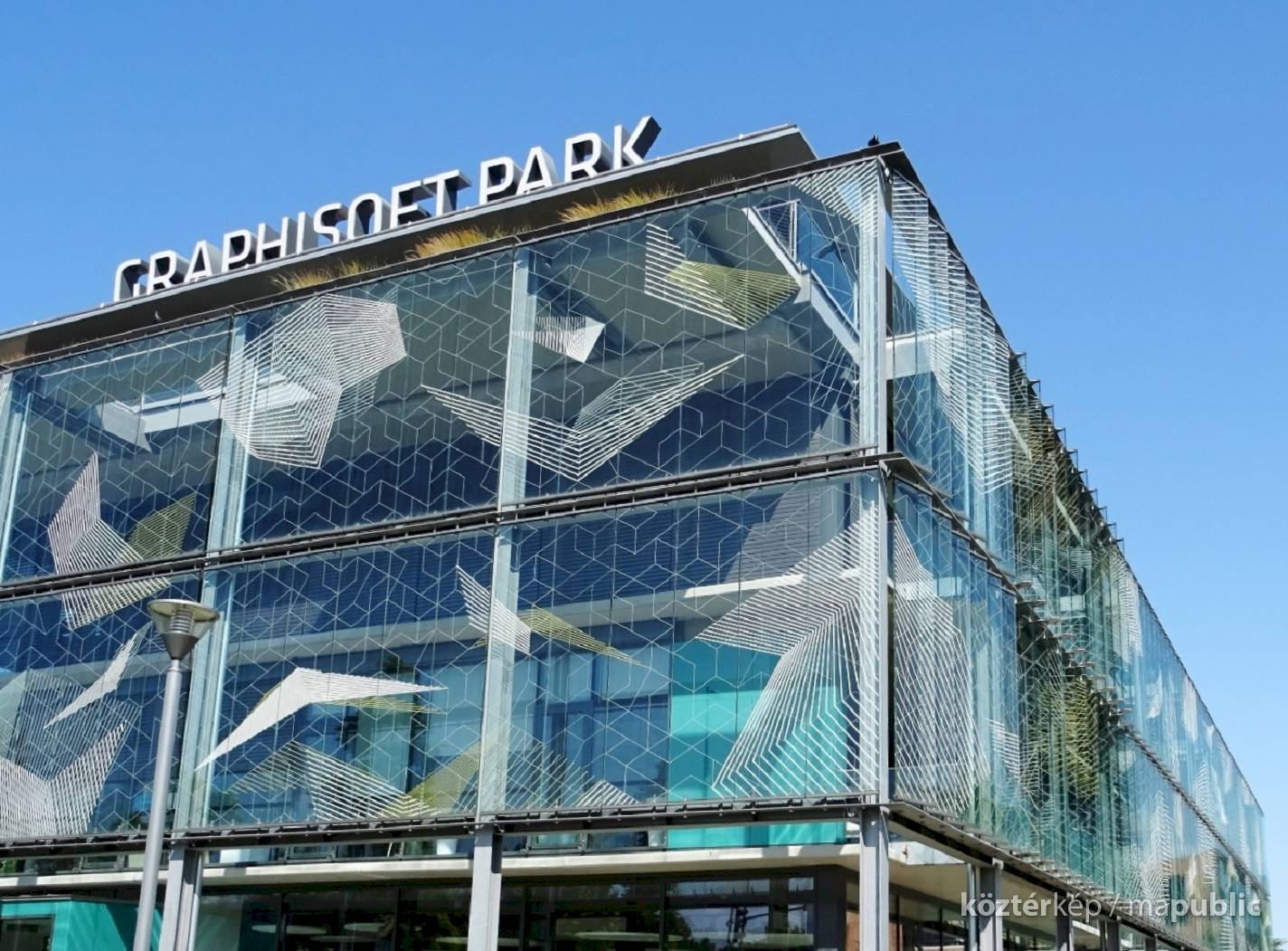 A Graphisoft Park fogadóépülete üvegburkolata – Köztérkép