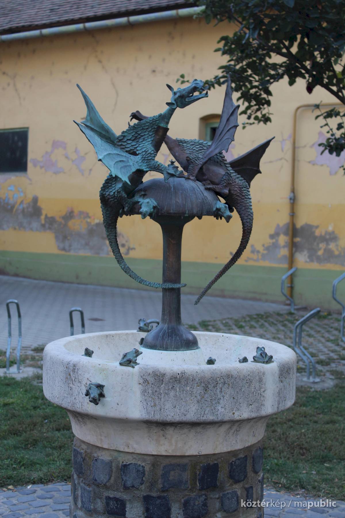 Mesekút – Köztérkép