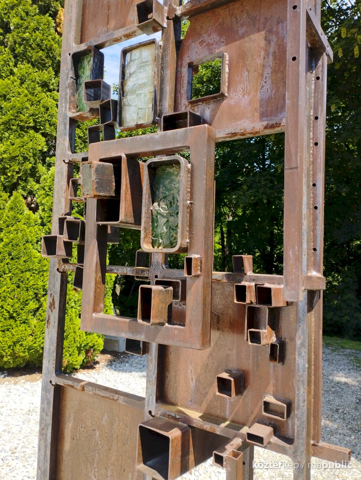 Leadó: Dél – Köztérkép