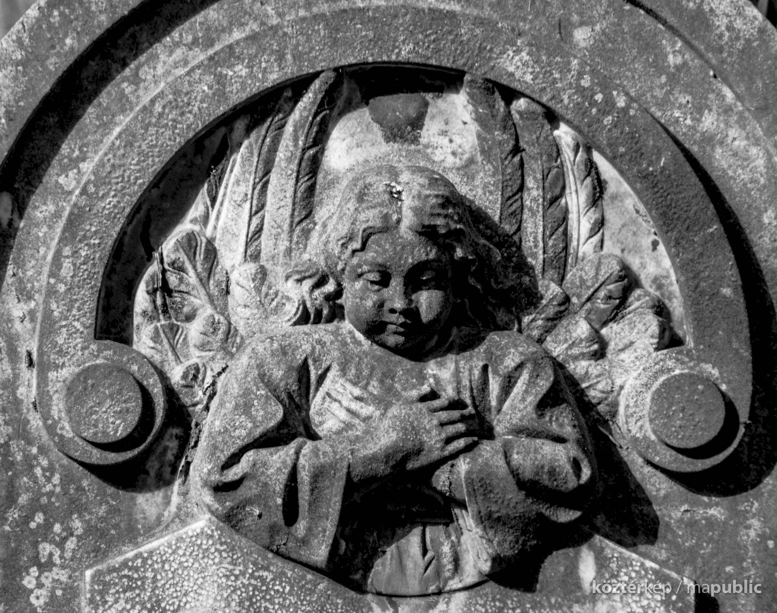 Nagy Iluska síremléke – Köztérkép