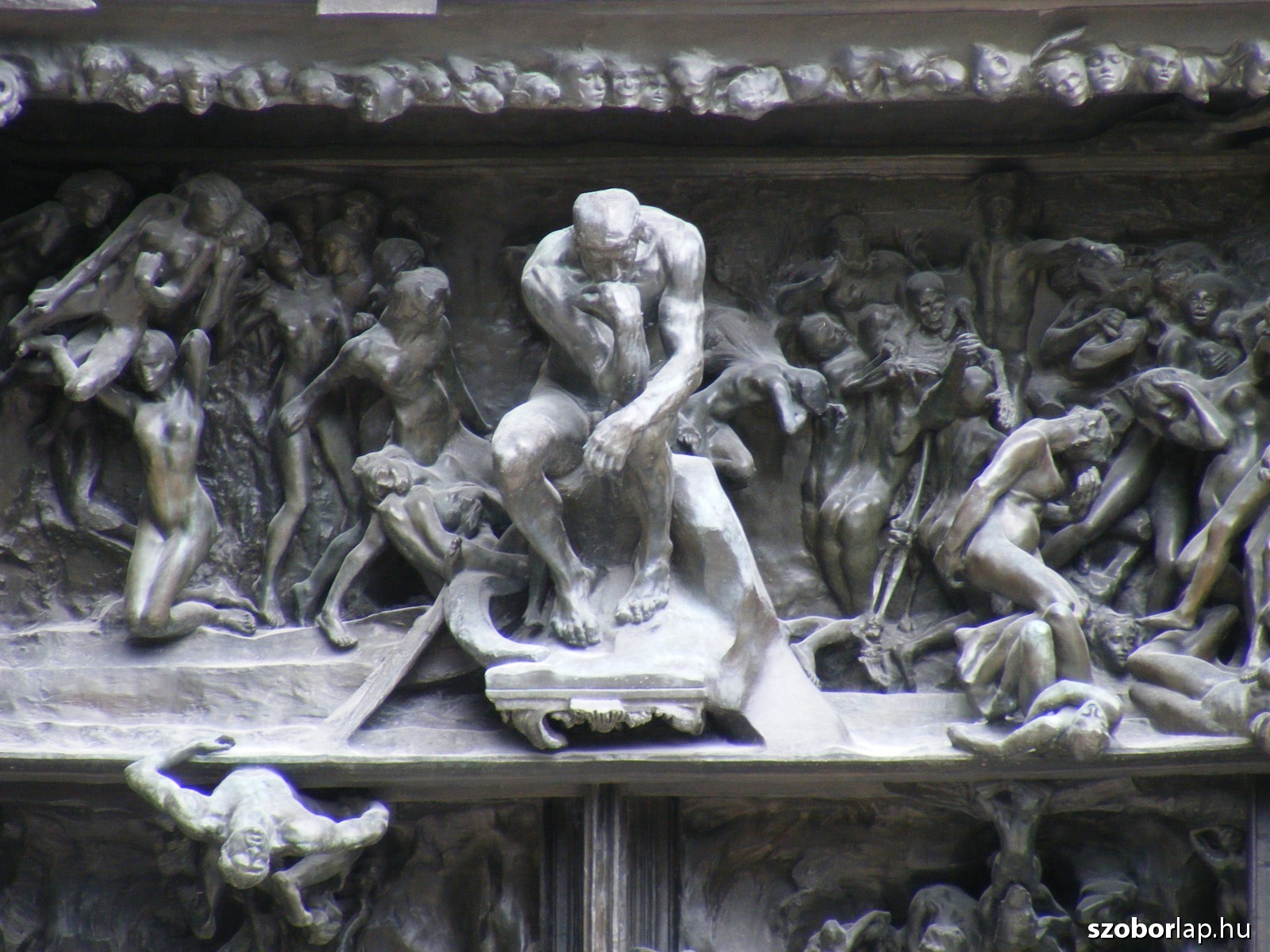 A Pokol kapuja – Köztérkép