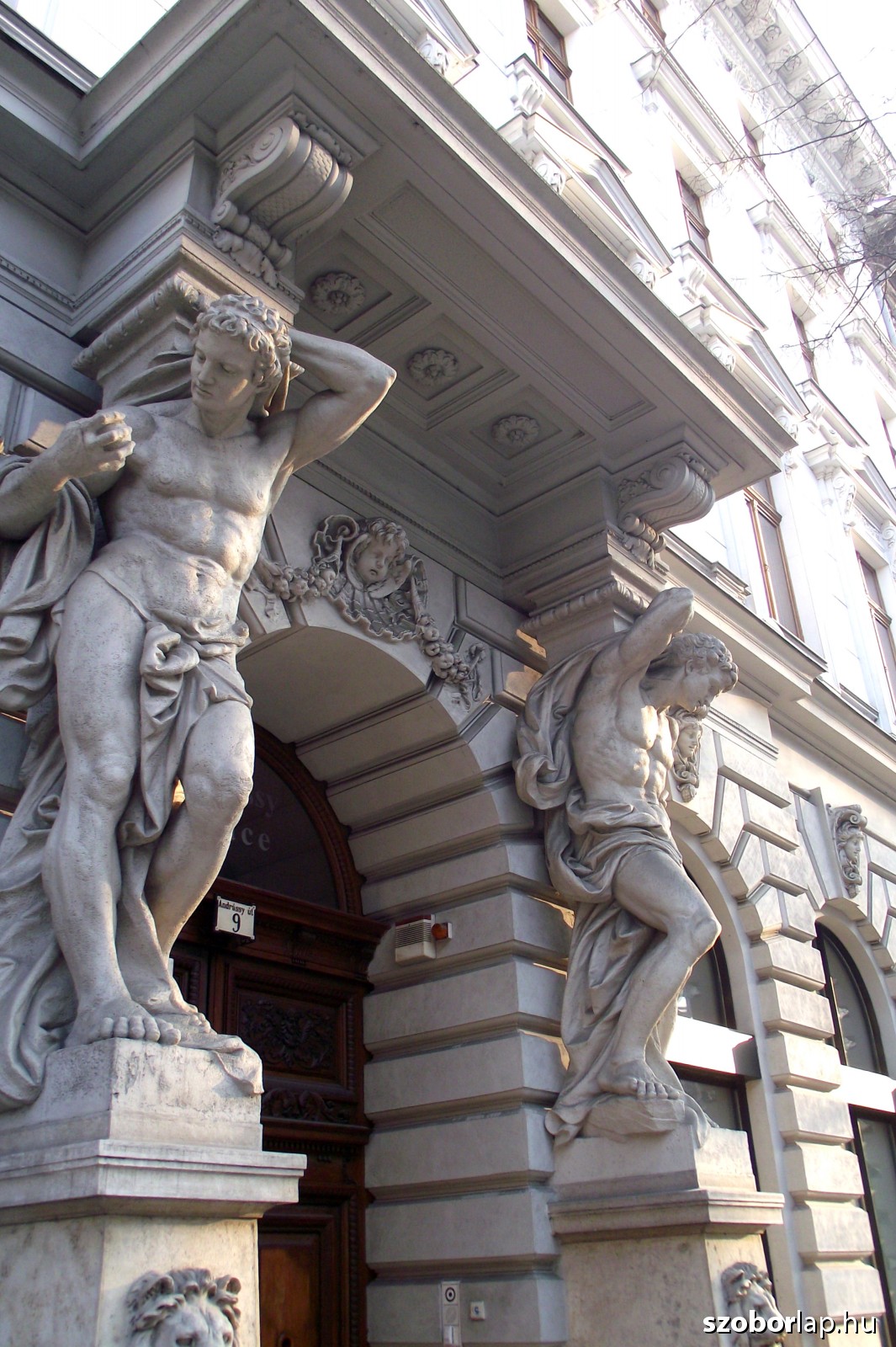 Andrássy Palace Atlas szobrai – Köztérkép