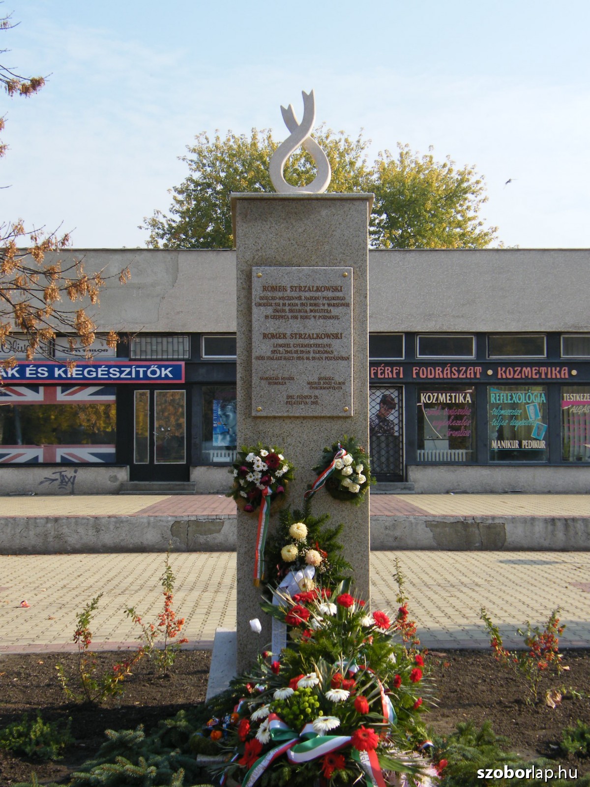 Romek Strzalkowski emlékoszlop – Köztérkép